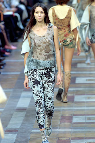 Issey Miyake Runway (SS 2000) – FORM